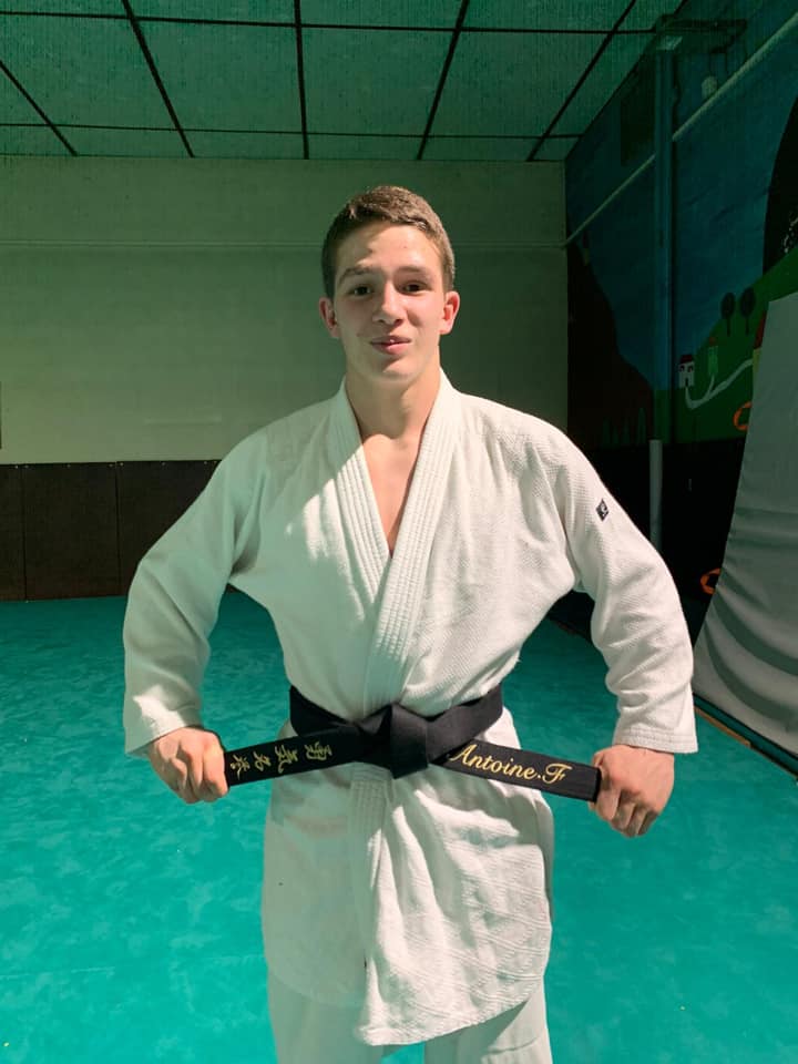 NOUVELLE CEINTURE NOIRE POUR ANTOINE FABRE – Judo Club Chaponost NOUVELLE CEINTURE NOIRE POUR ANTOINE FABRE – Judo Club Chaponost